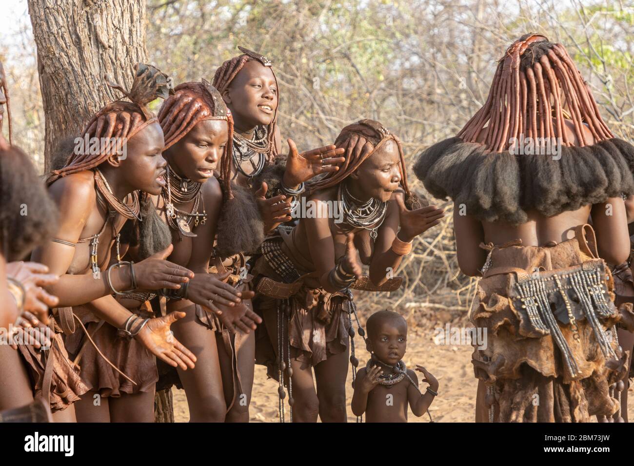 Himba Nomaden, Ovahimba Living Museum, Opuwo, Kaokoland, Namibia Stock ...