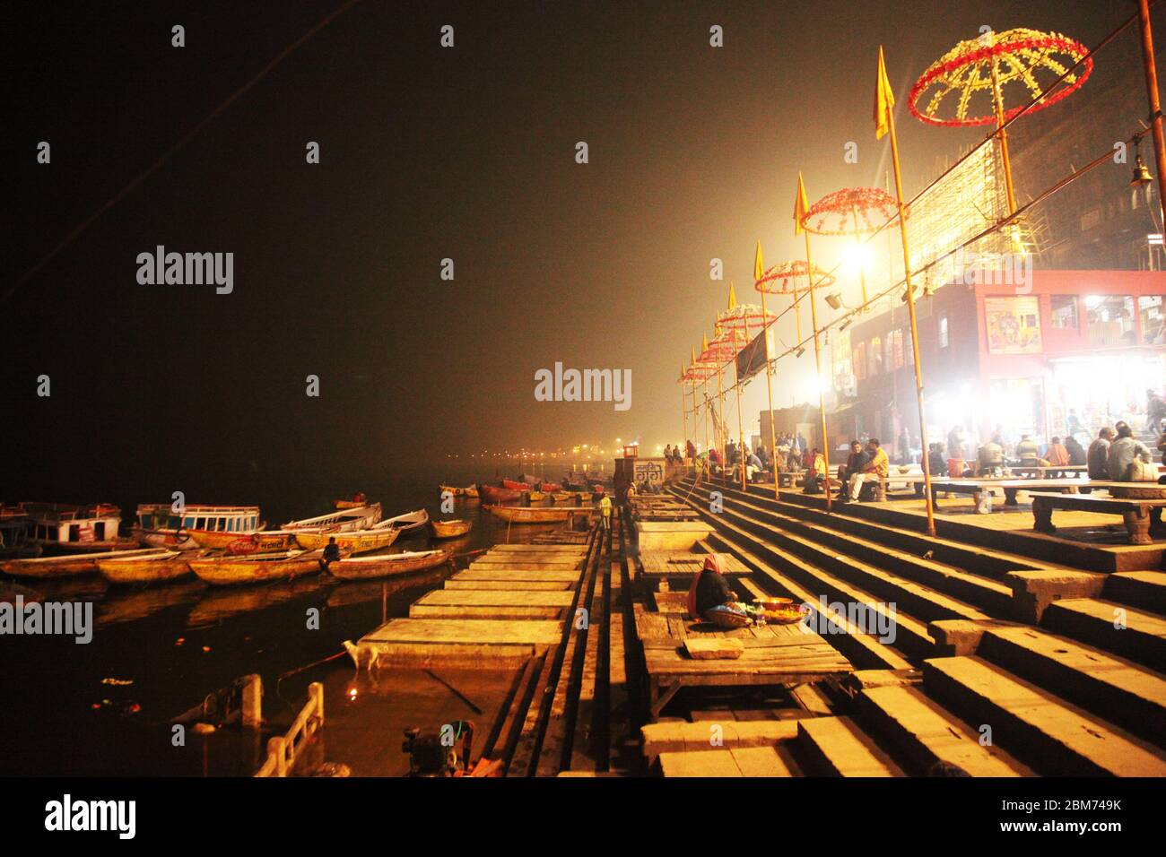 Varanasi ancient India, Hindu pilgrims and devotees city architecture ...