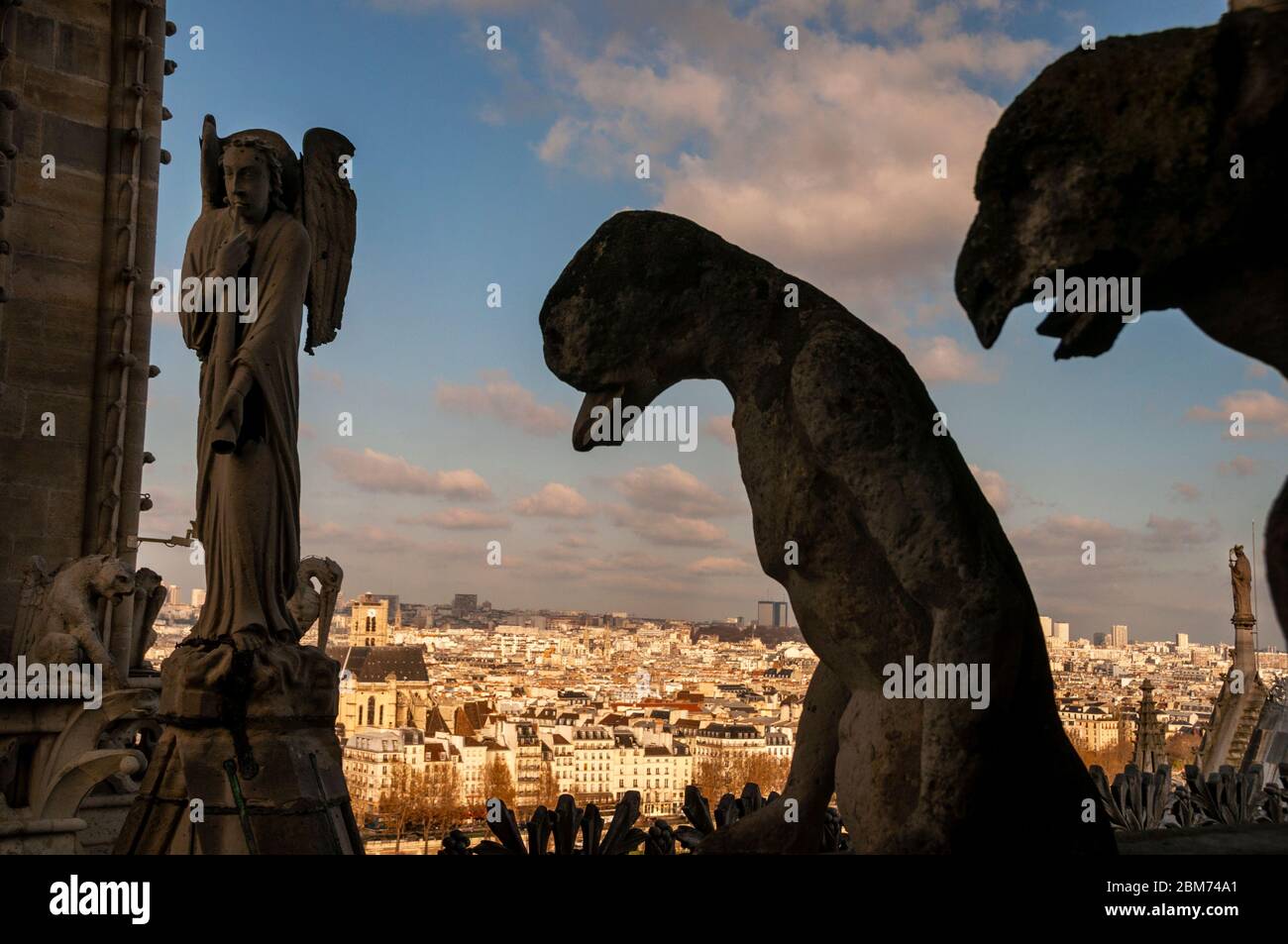 Angel shaped sculpture hi-res stock photography and images - Alamy