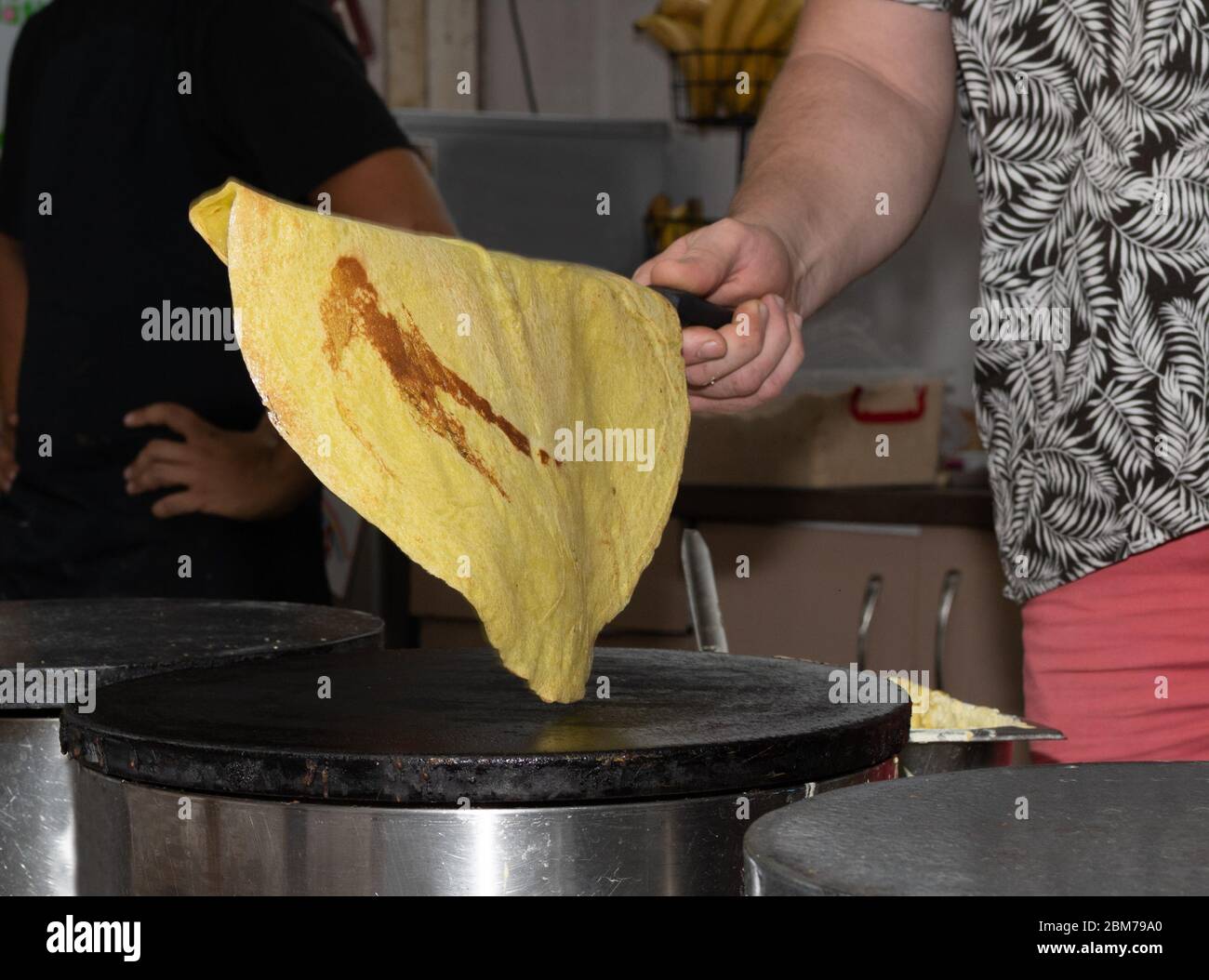 Flipping pancake hi-res stock photography and images - Alamy