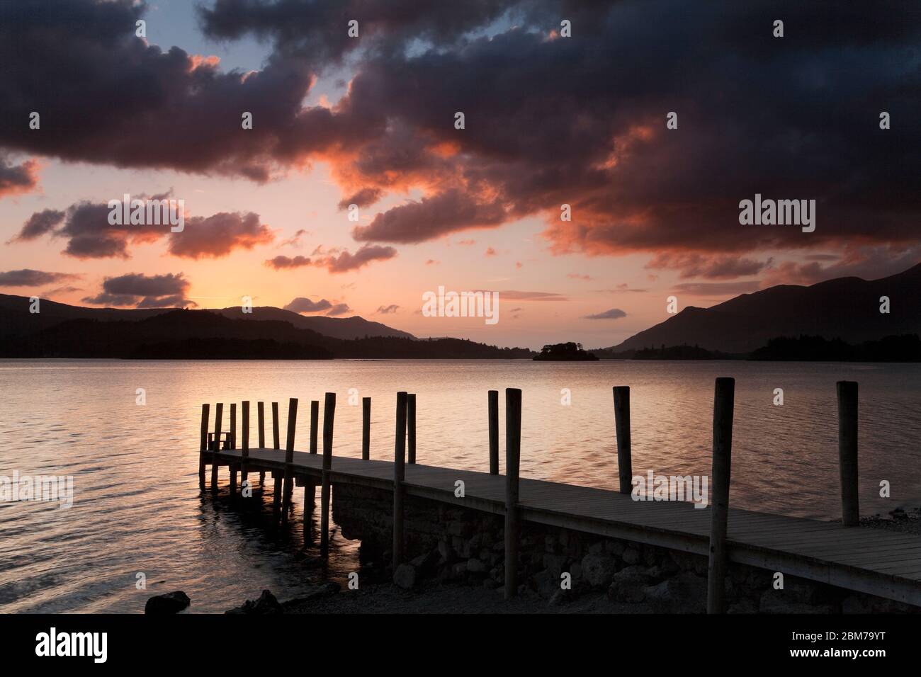 Derwent water derwentwater lake landing jetty hi-res stock photography ...
