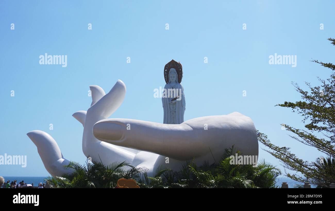 White GuanYin statue in Nanshan Buddhist Cultural Park, Sanya, Hainan ...