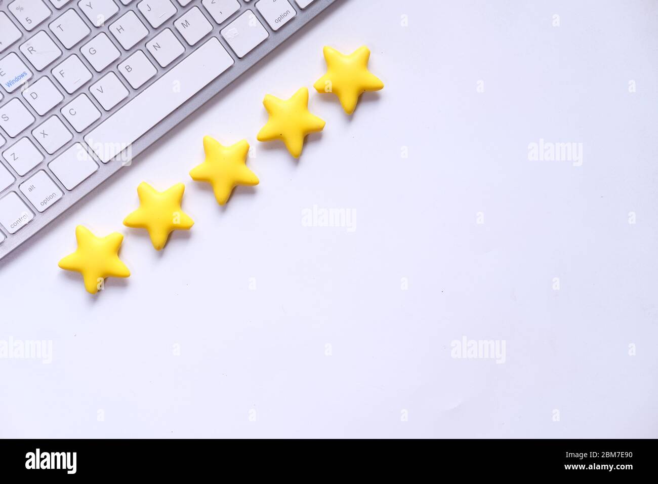 Customer review concept.. Rating golden stars Stock Photo - Alamy