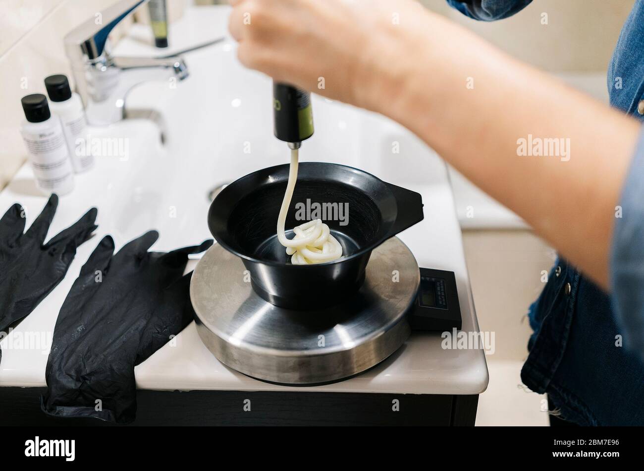 Woman applying hair colour dyeing hi-res stock photography and images ...