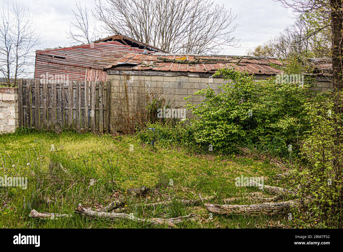 Barn decay hi-res stock photography and images - Alamy