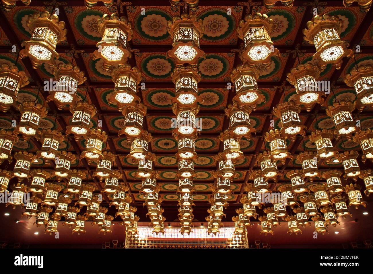 buddhist temple (buddha tooth relic) in singapore Stock Photo - Alamy