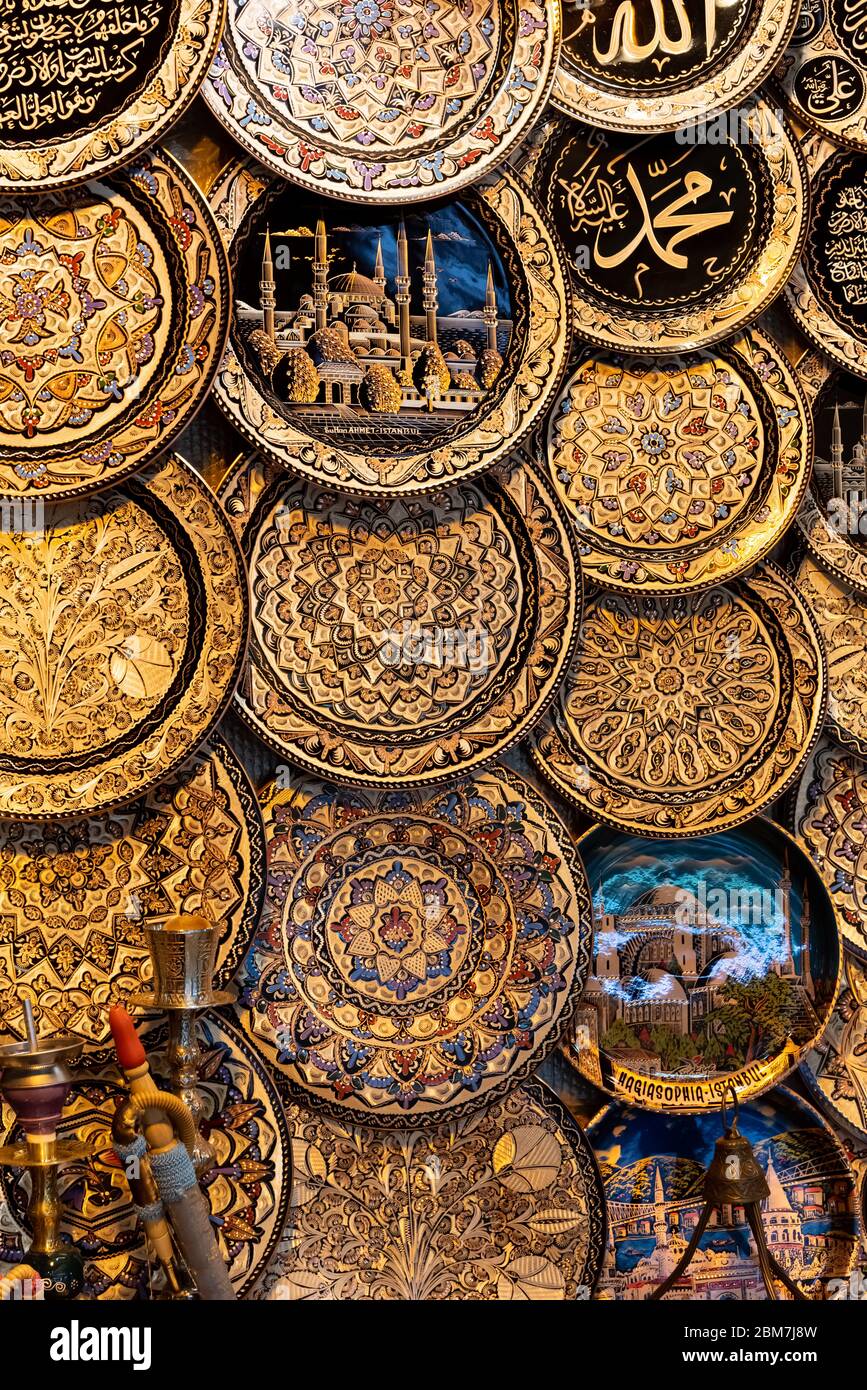 February 20, 2018: Decorative plates with drawings of Istanbul ...