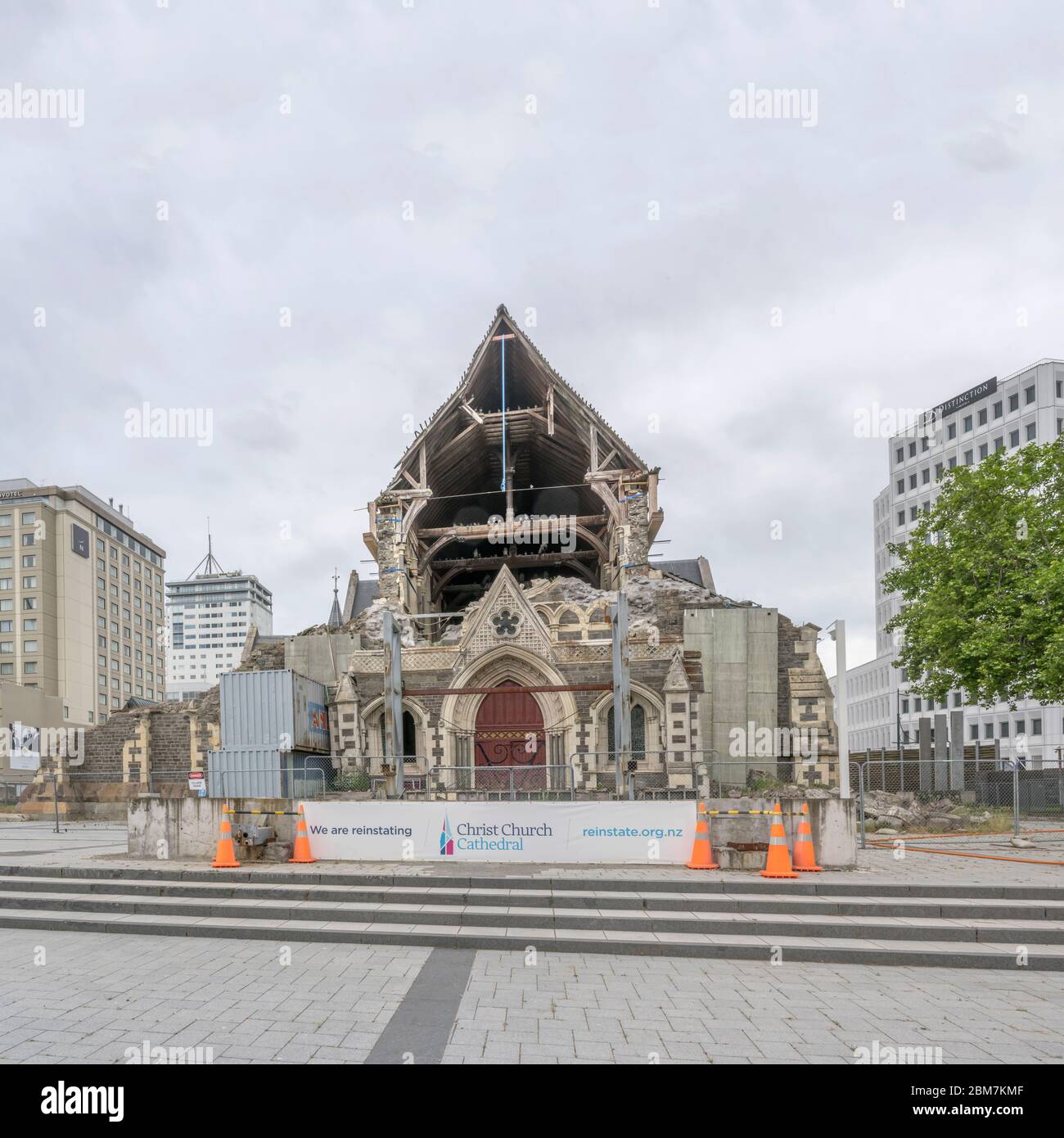 Collapsed building facade hi-res stock photography and images - Alamy