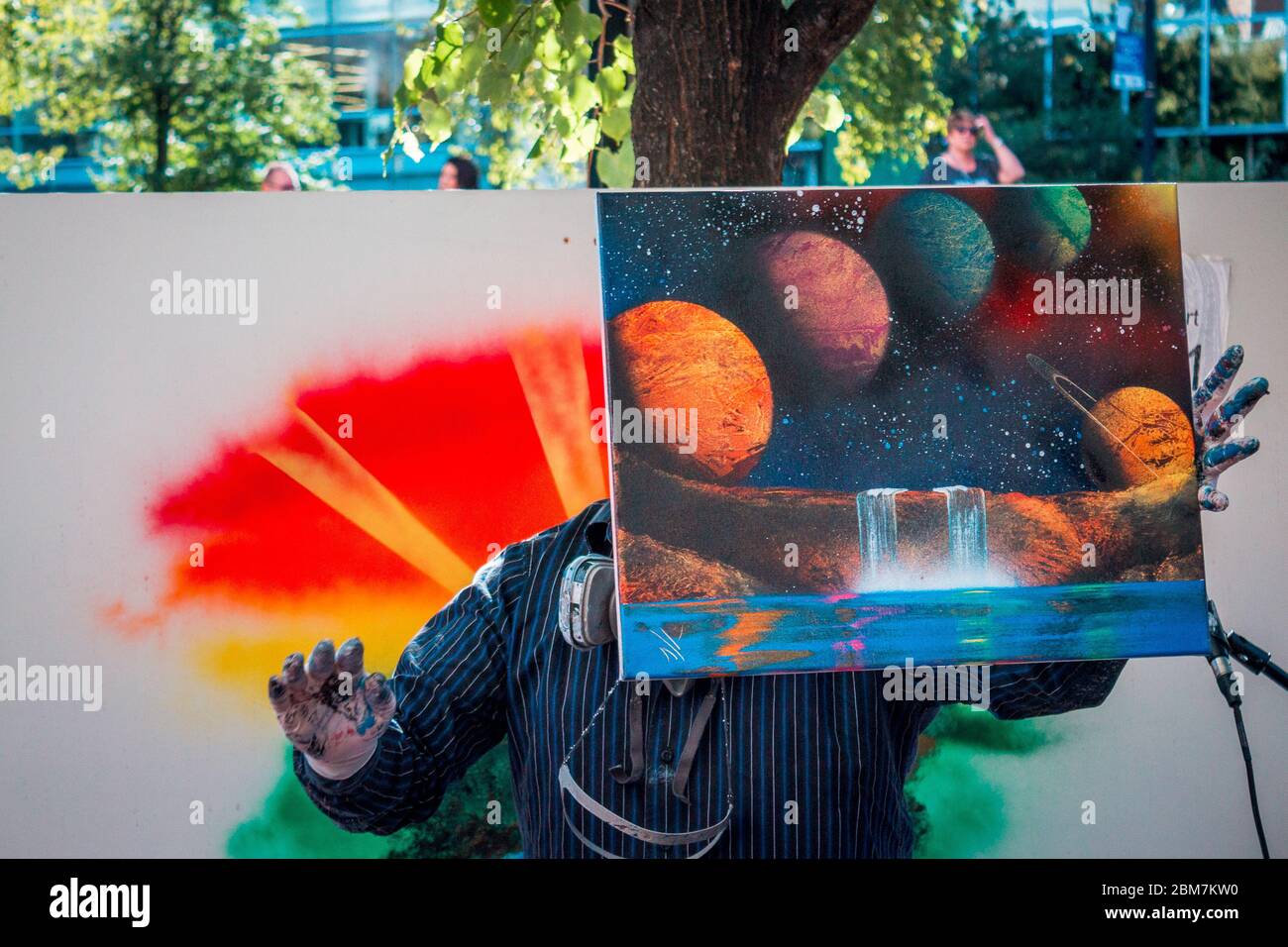 Spray painting at night hi-res stock photography and images - Alamy