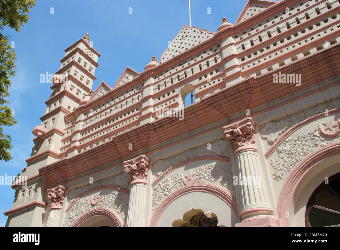 muslim building (mosque?), Nagore Dargah, in singapore Stock Photo - Alamy