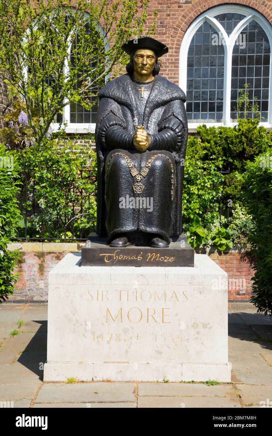 Seated modern statue of Thomas More, 1968, by sculptor Leslie Cubitt ...