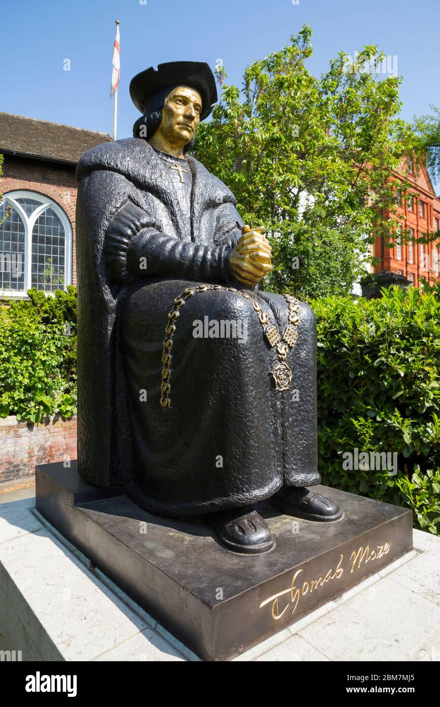 Seated modern statue of Thomas More, 1968, by sculptor Leslie Cubitt ...