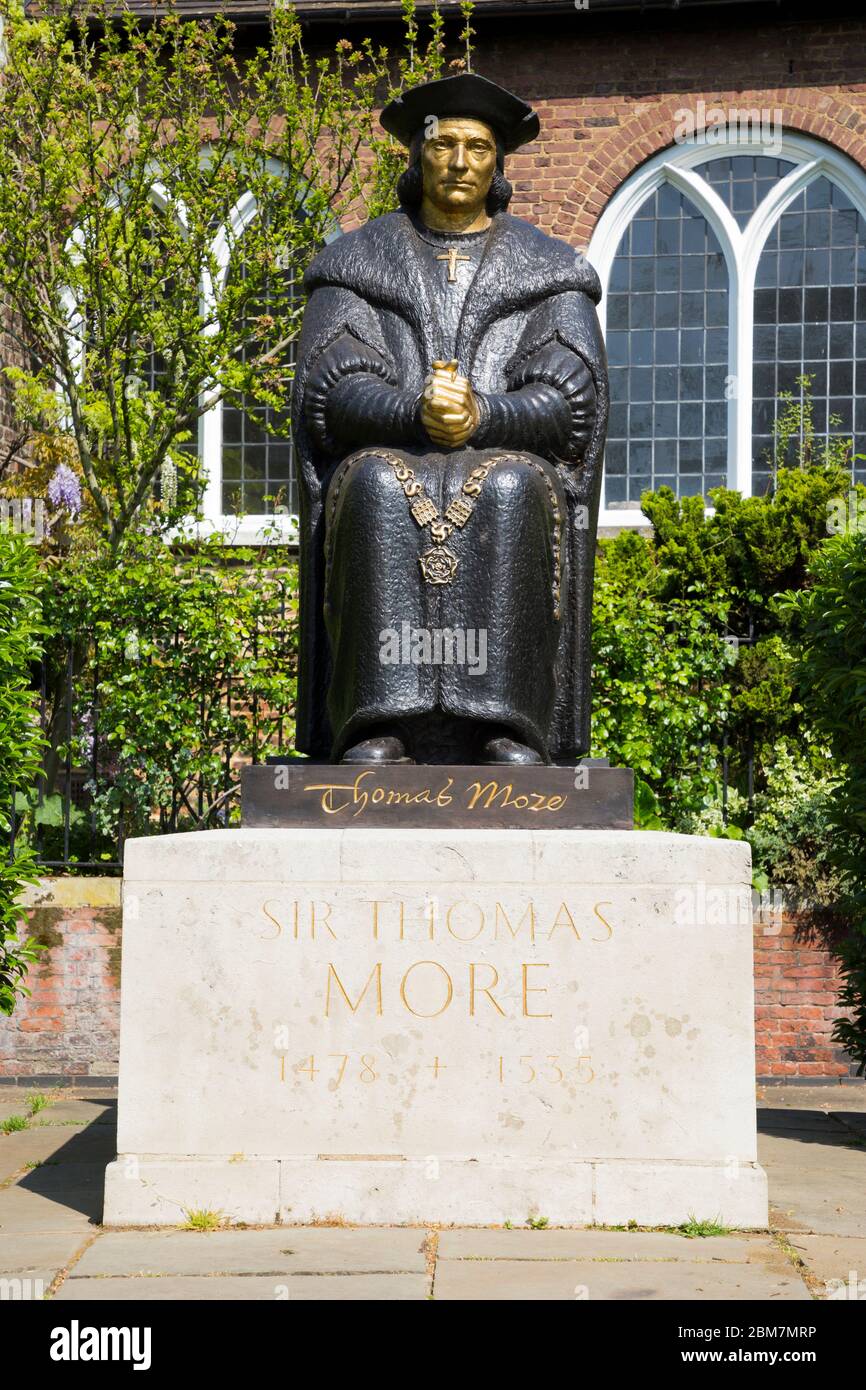 Seated modern statue of Thomas More, 1968, by sculptor Leslie Cubitt ...
