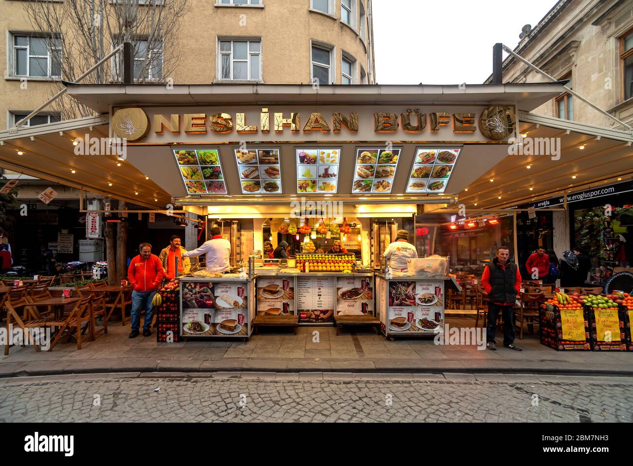 February 21, 2018: Fruit juice stand. Istanbul, Turkey Stock Photo - Alamy