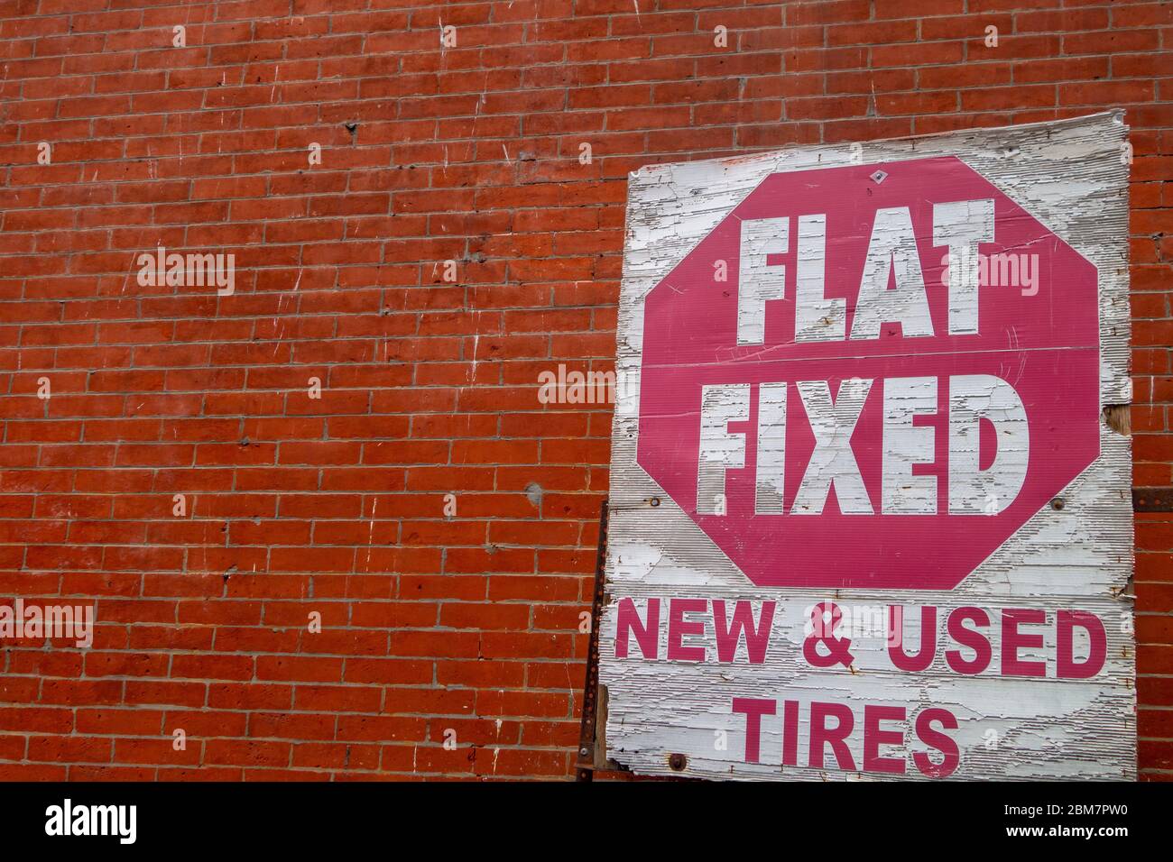 Old car repair shop hi-res stock photography and images - Alamy