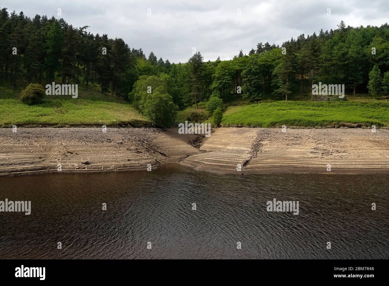 Howden Reservoir in the Peak District, National Park Derbyshire England ...