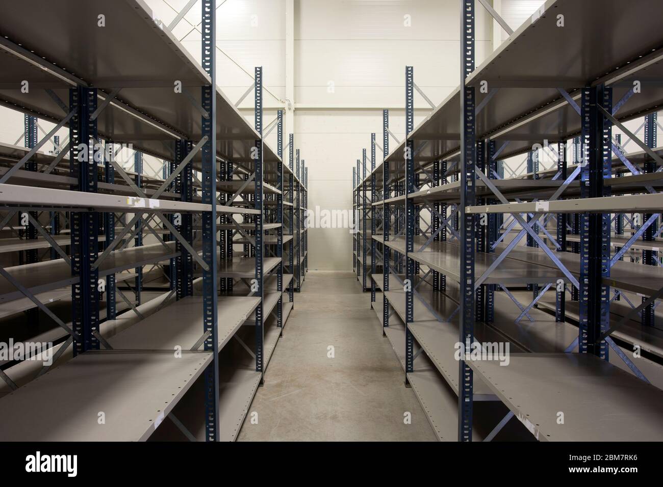 Empty racks hi-res stock photography and images - Alamy
