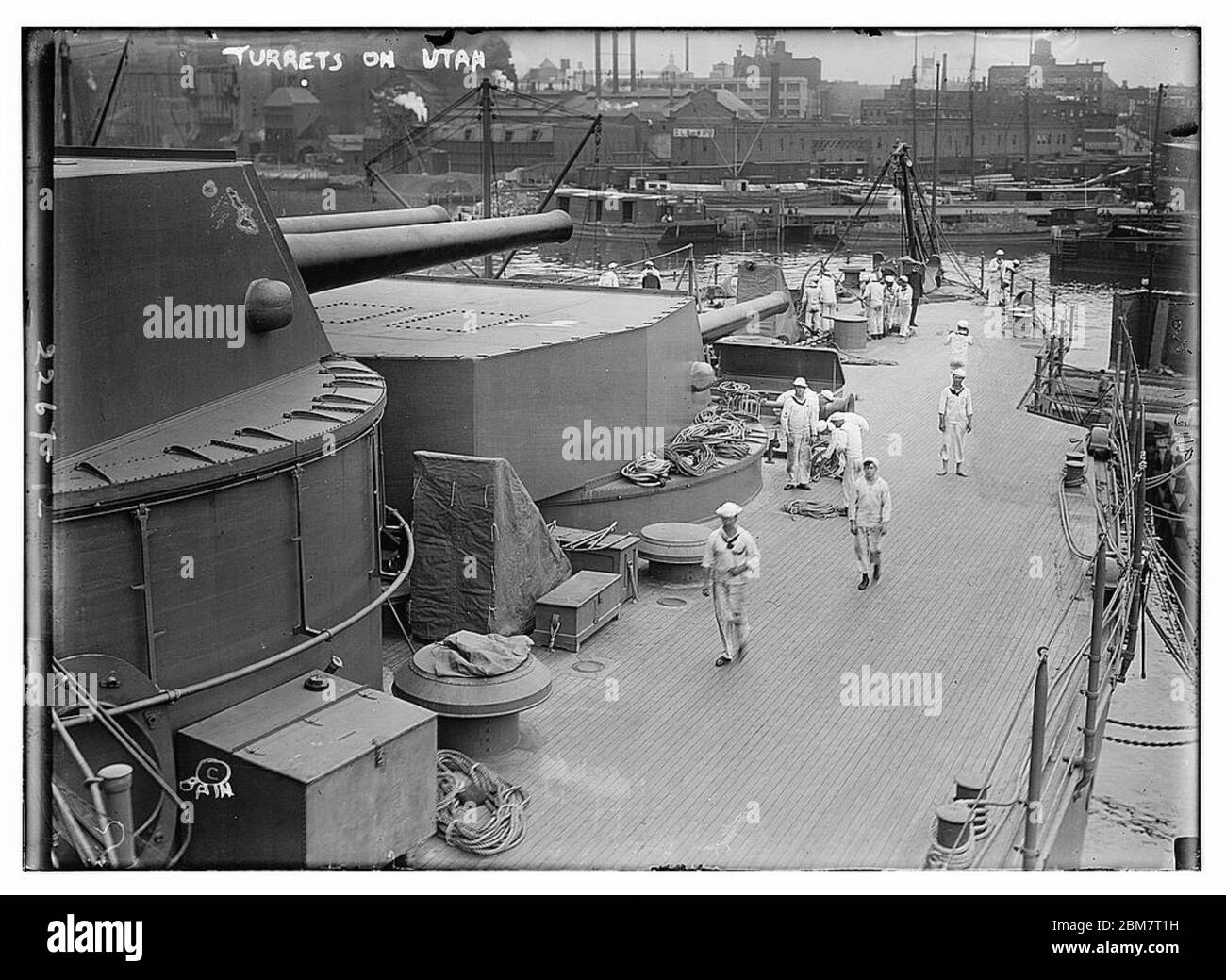 Ship turrets hi-res stock photography and images - Alamy