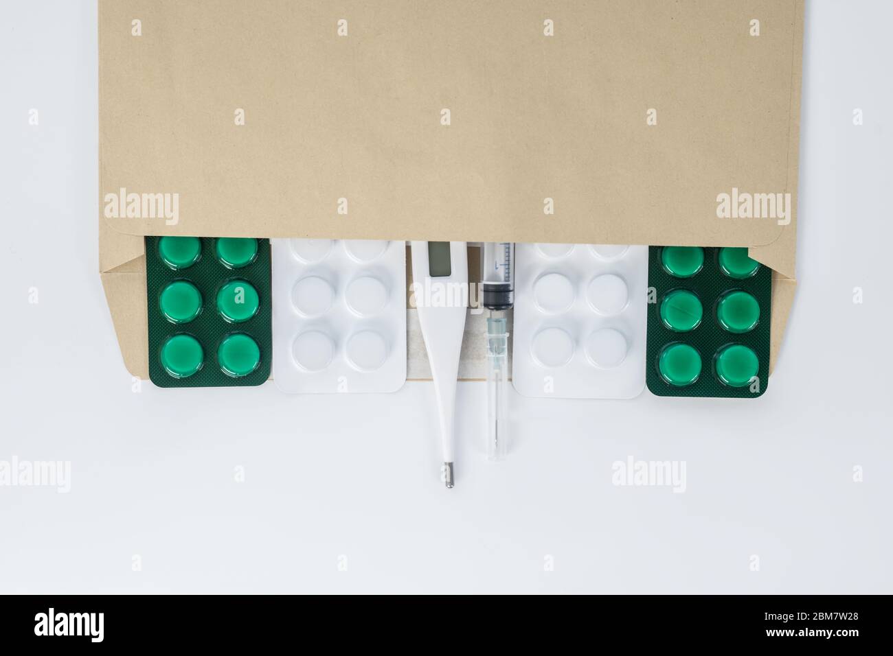 Close up picture of an envelope with pill in it Stock Photo - Alamy