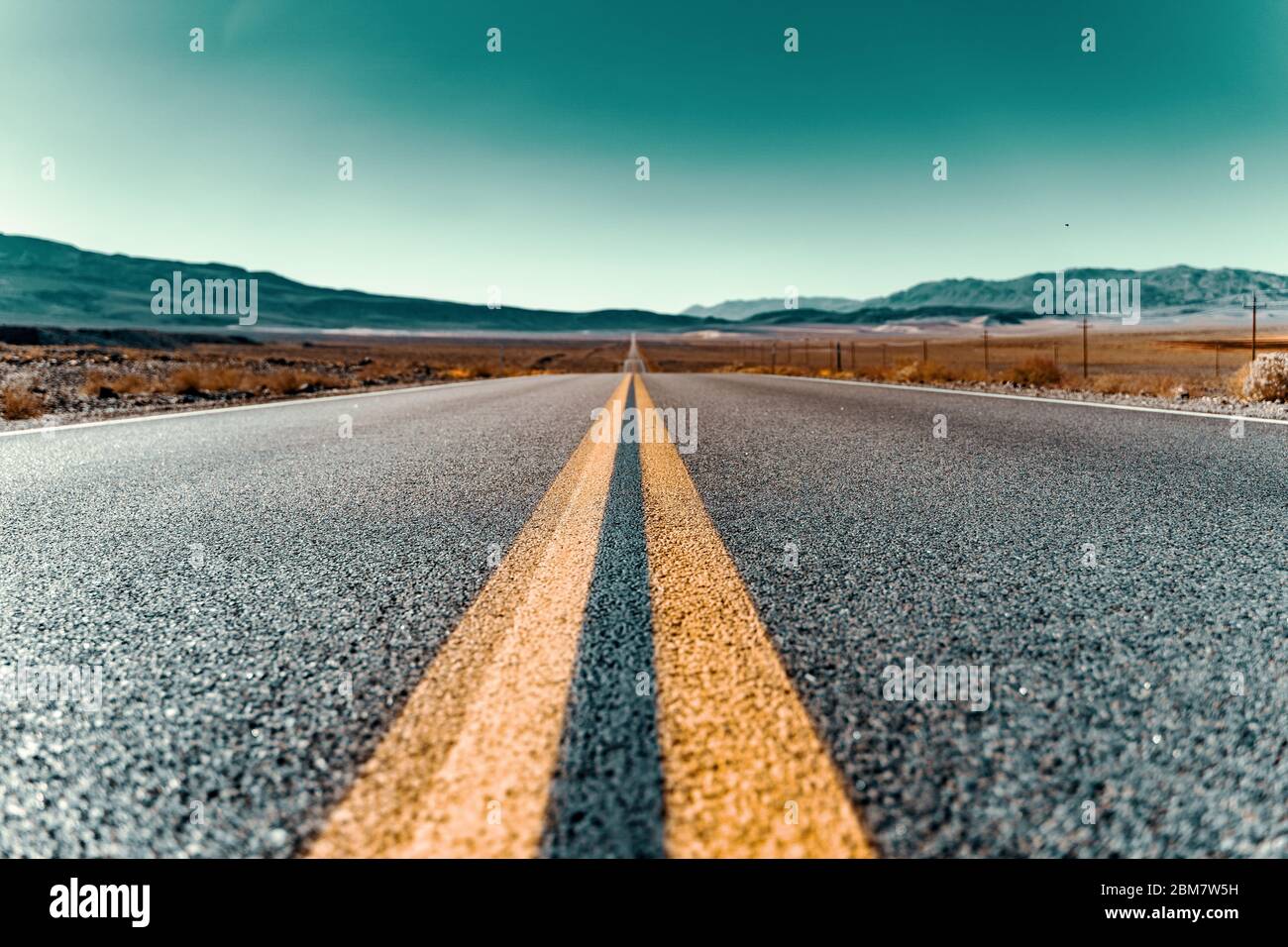 empty street in California Stock Photo - Alamy