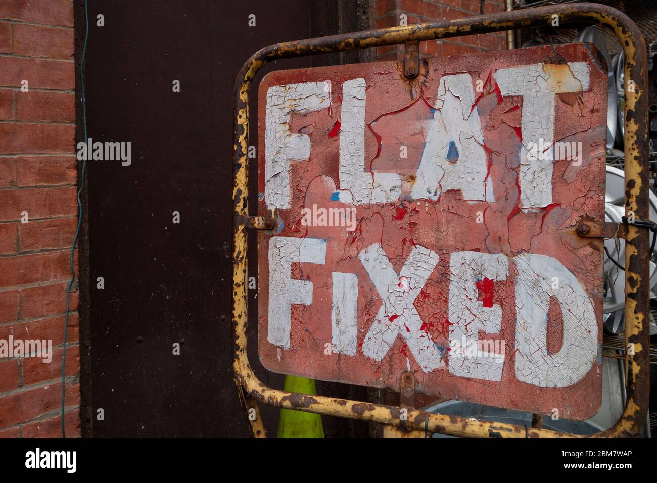 Old car repair shop hi-res stock photography and images - Alamy