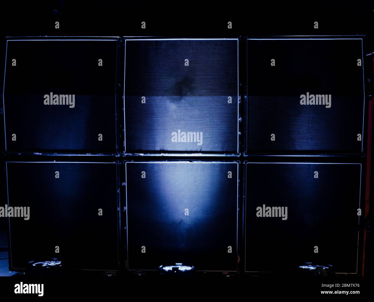 bass box on stage Stock Photo - Alamy