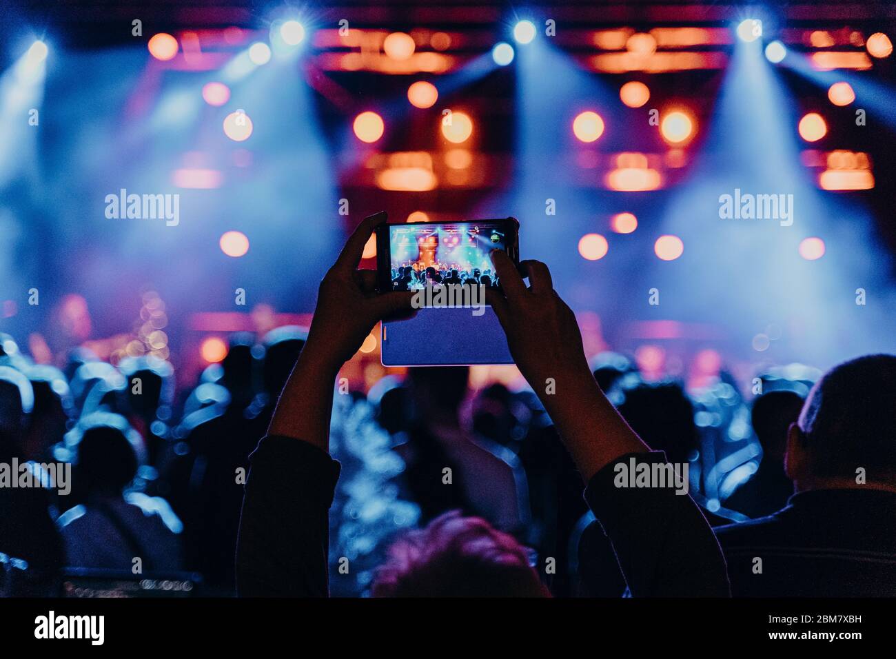 Photographing a concert hi-res stock photography and images - Alamy