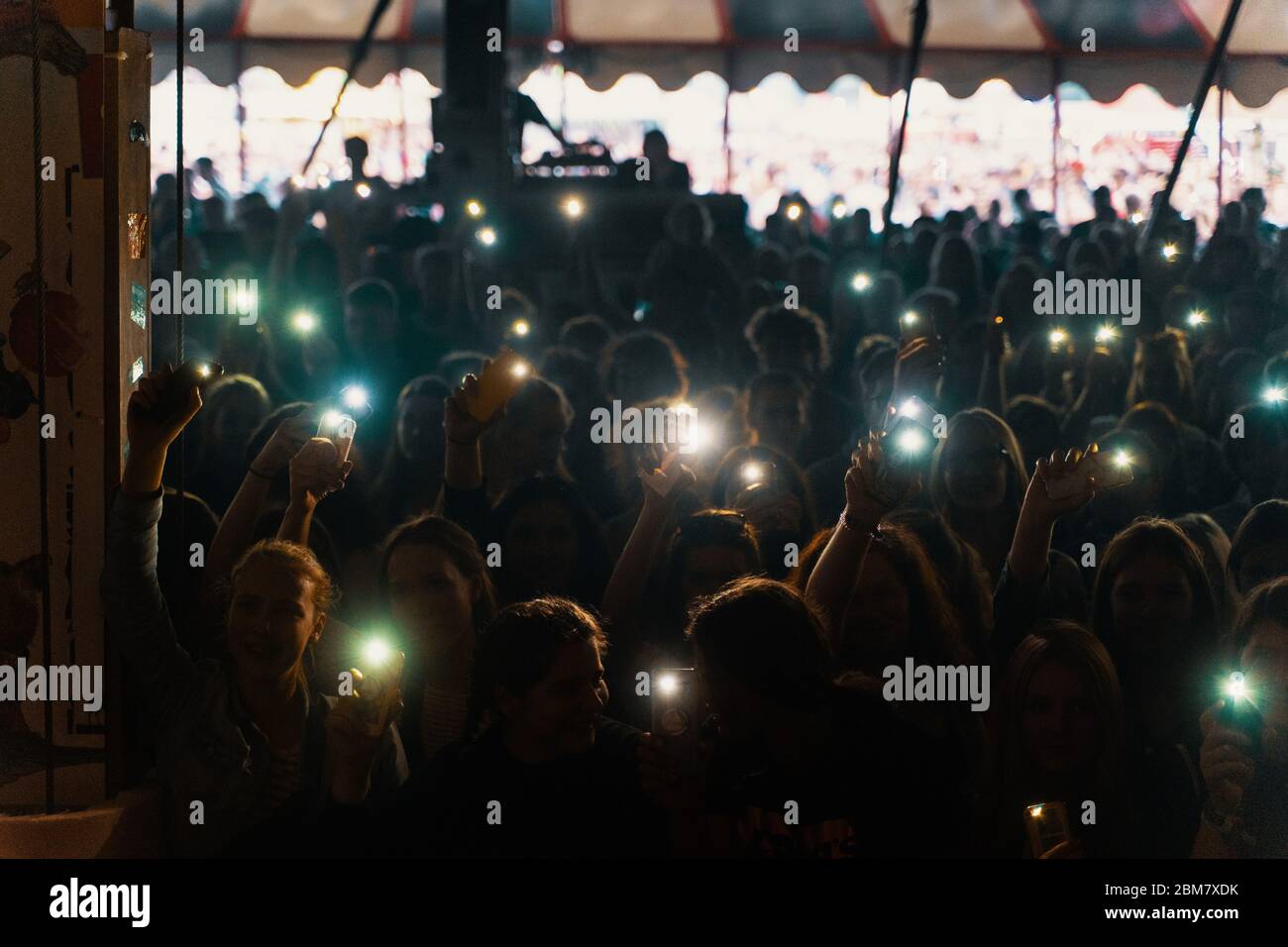 smartphone lights at concert Stock Photo - Alamy