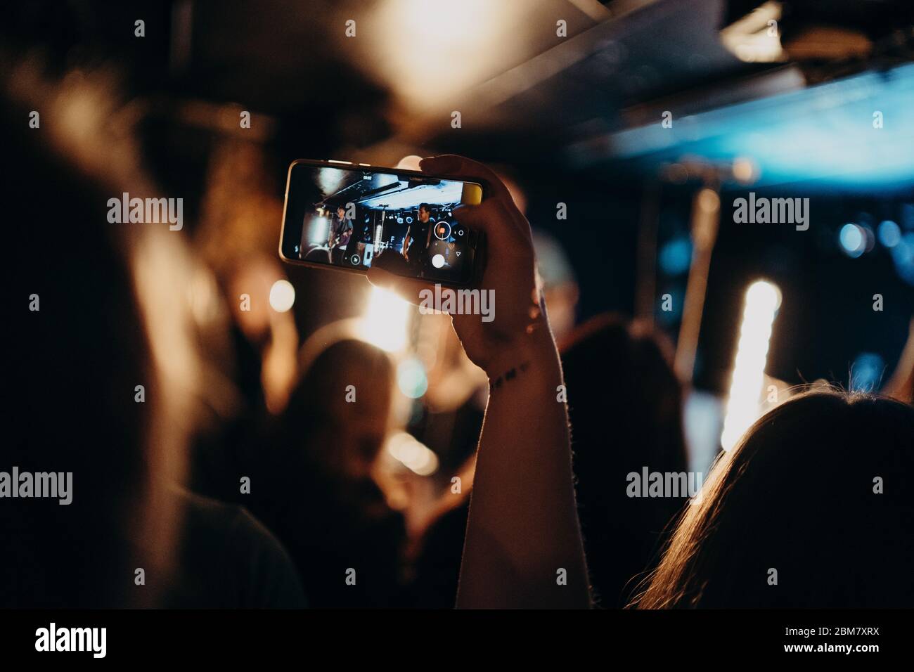 smartphone at concert Stock Photo - Alamy