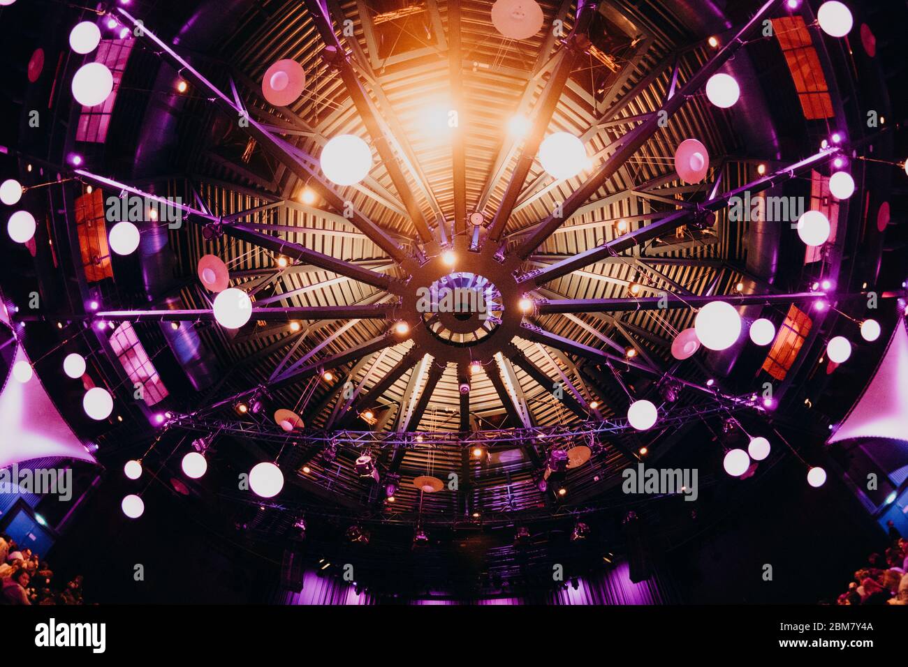 Concert stage lights in action hi-res stock photography and images - Alamy