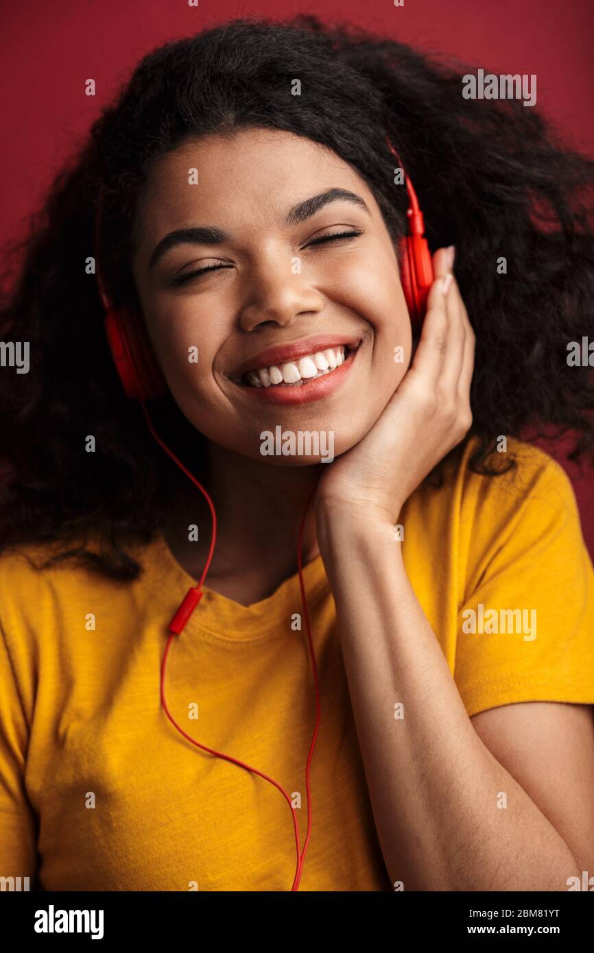 Photo of happy positive optimistic young african woman posing isolated ...