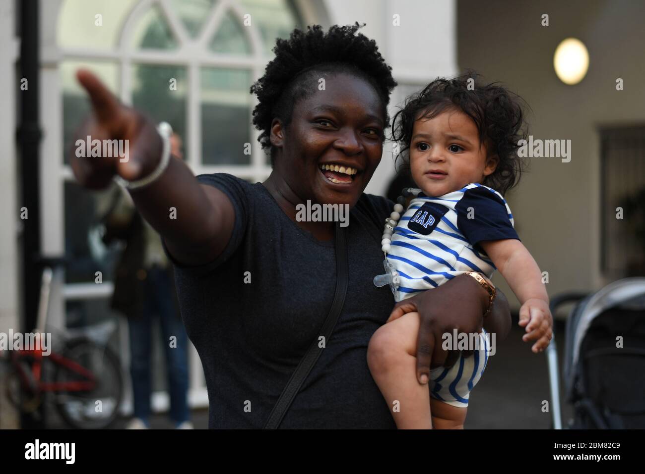 Members public clap outside chelsea hi-res stock photography and images ...