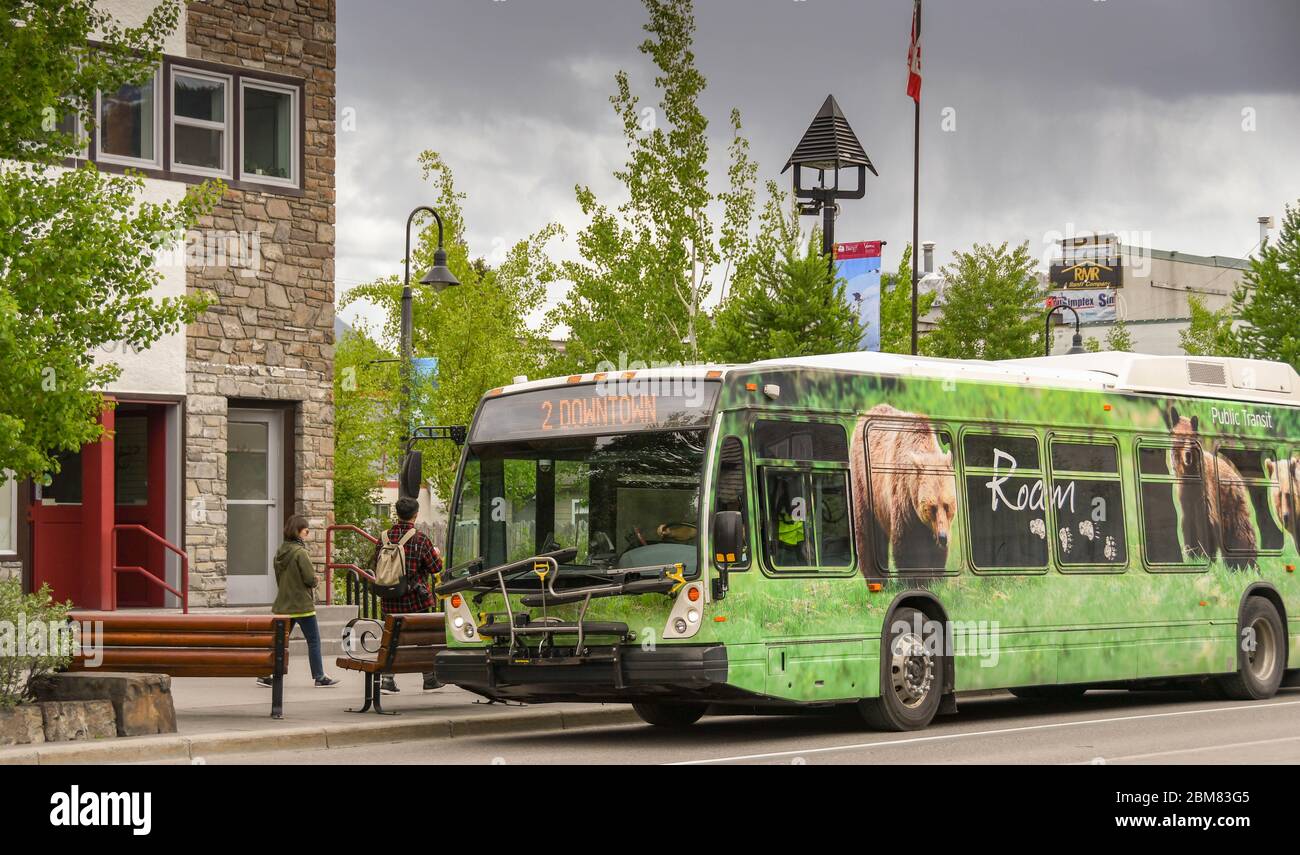 Canada bus stop hi-res stock photography and images - Alamy