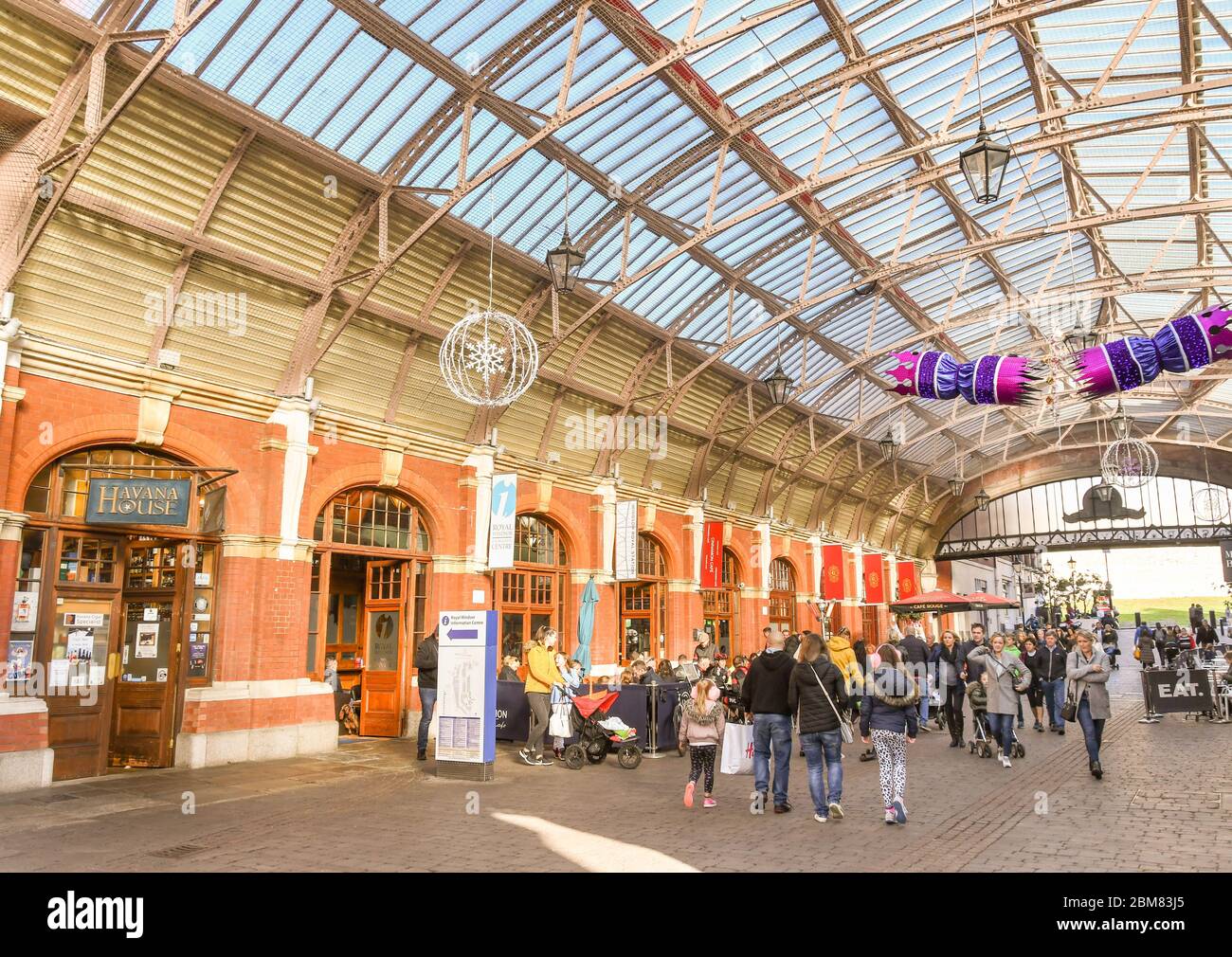 Windsor royal shopping mall hi-res stock photography and images - Alamy