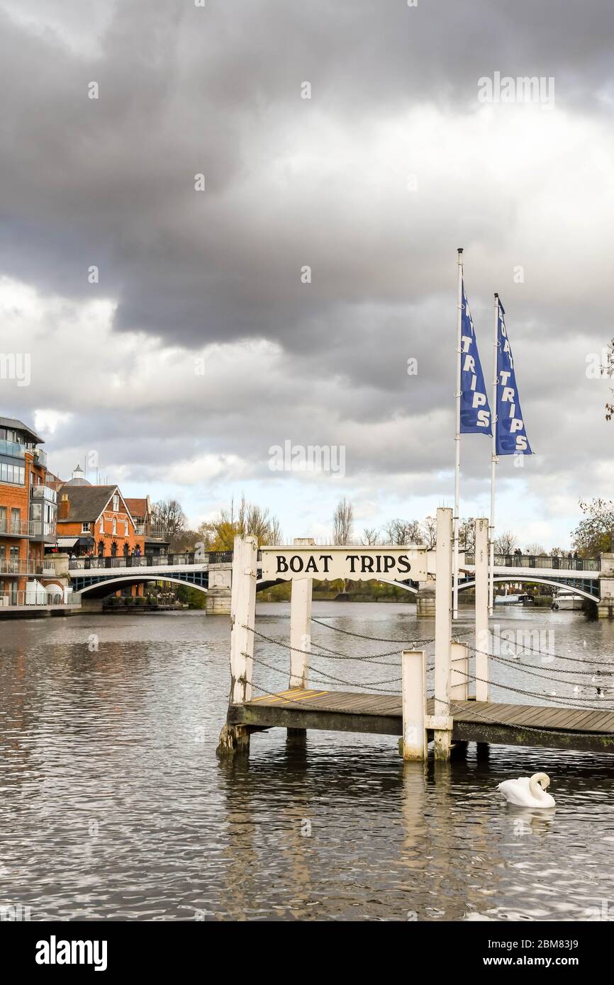 RIVER THAMES, WINDSOR, ENGLAND - NOVEMBER 2018: Jetty for tourist river ...