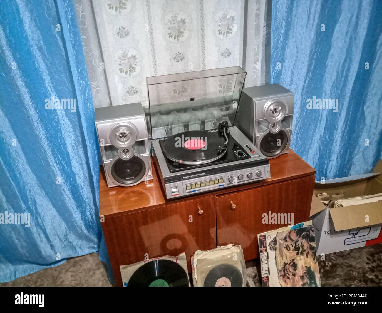 Stereo turntable hi-res stock photography and images - Alamy