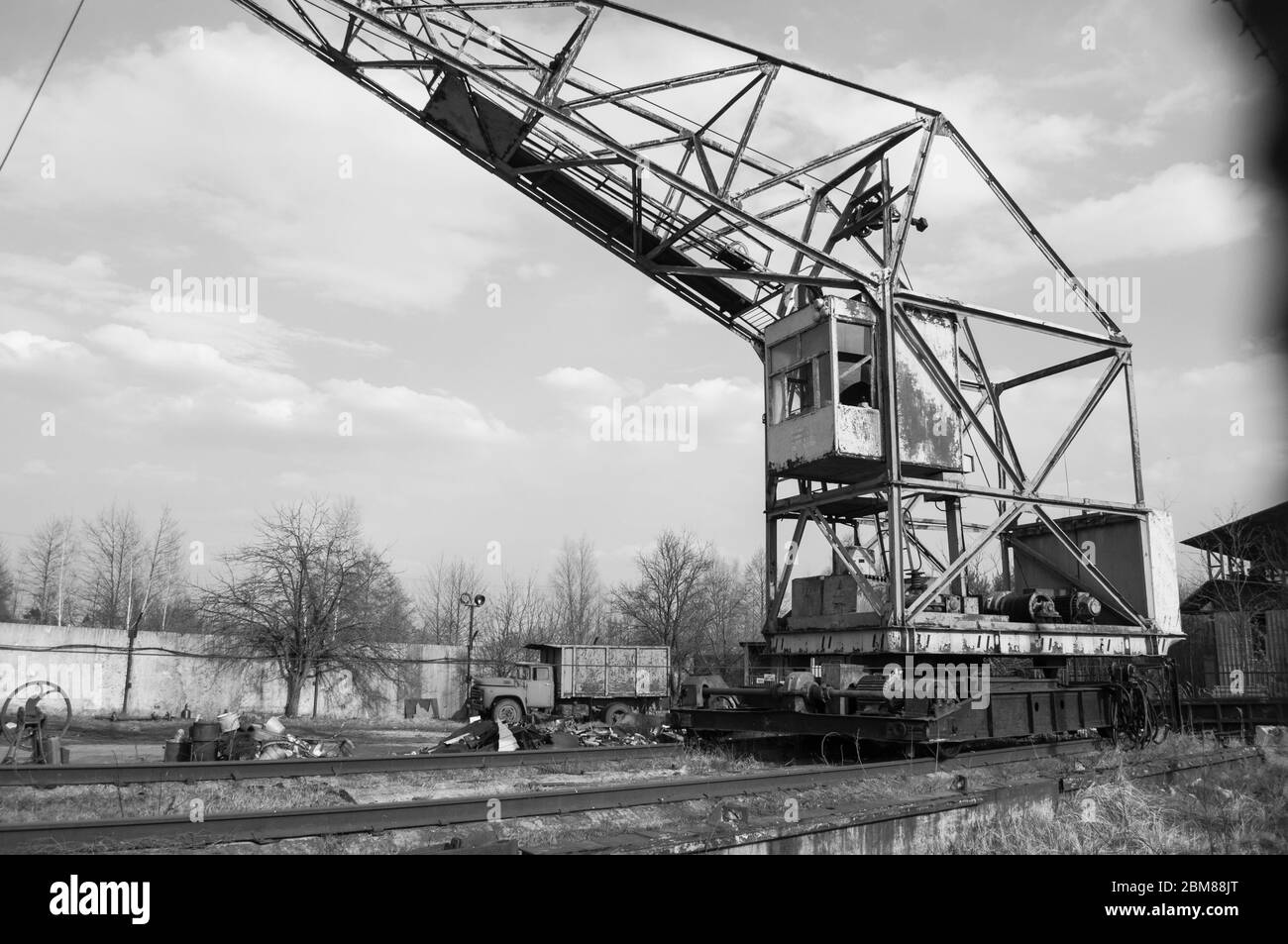 Broken cranes Black and White Stock Photos & Images - Alamy