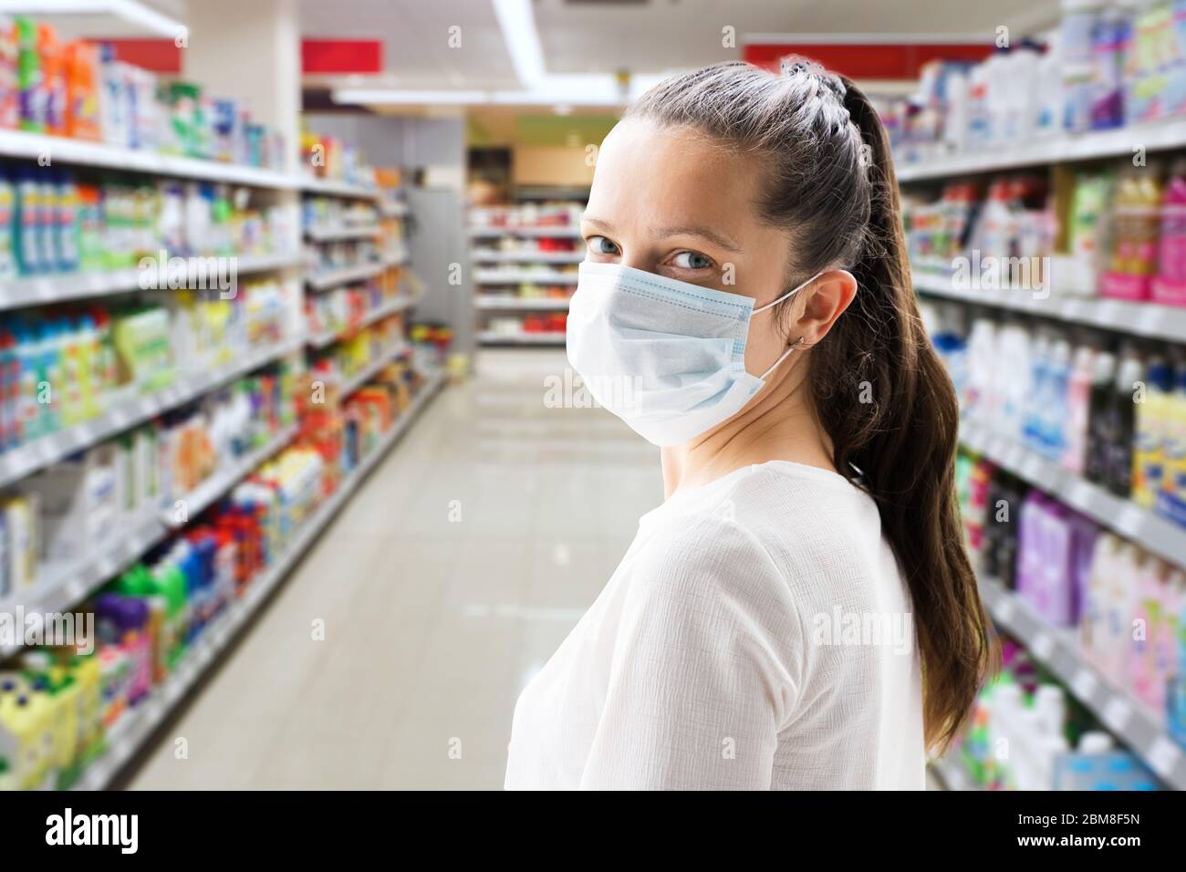 Supermarket customer wearing mask hi-res stock photography and images ...