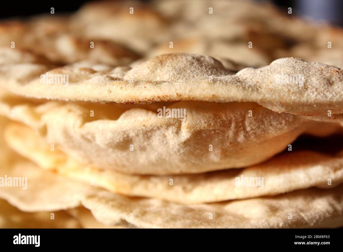 Chapati, home made Indian thin bread, close up Stock Photo - Alamy