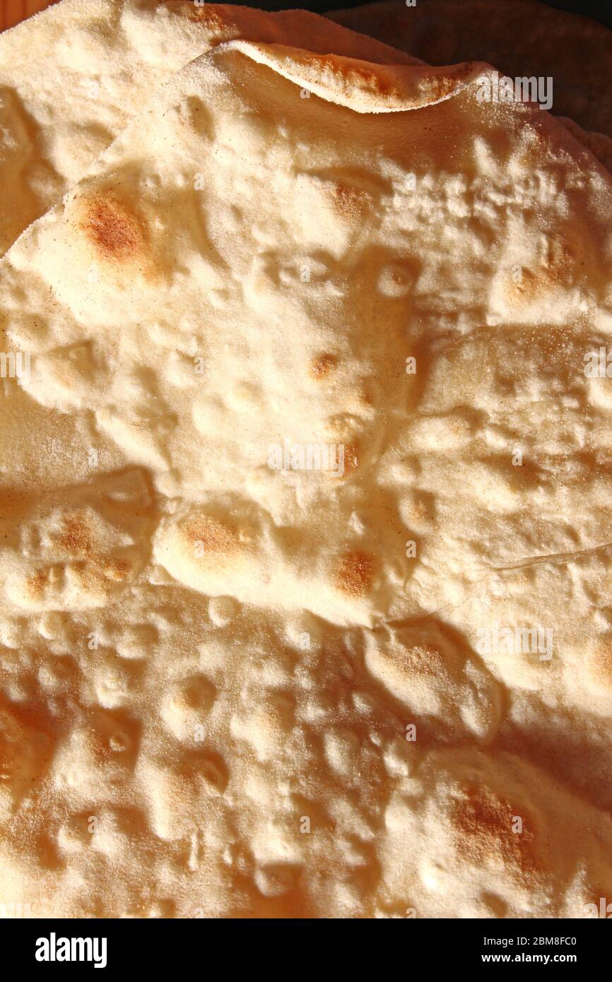 Chapati, home made Indian thin bread, close up Stock Photo - Alamy