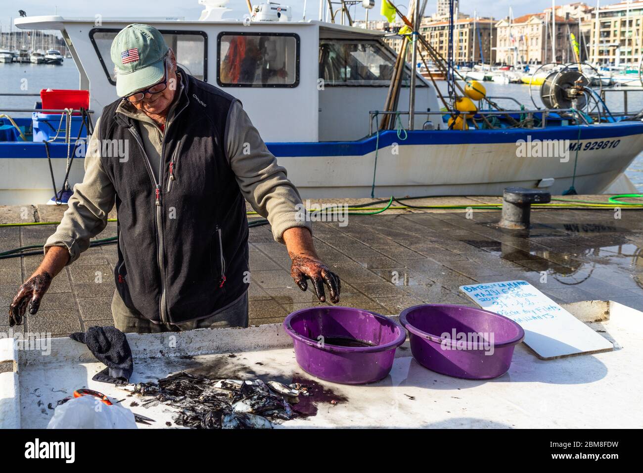 Old fisherman hi-res stock photography and images - Alamy