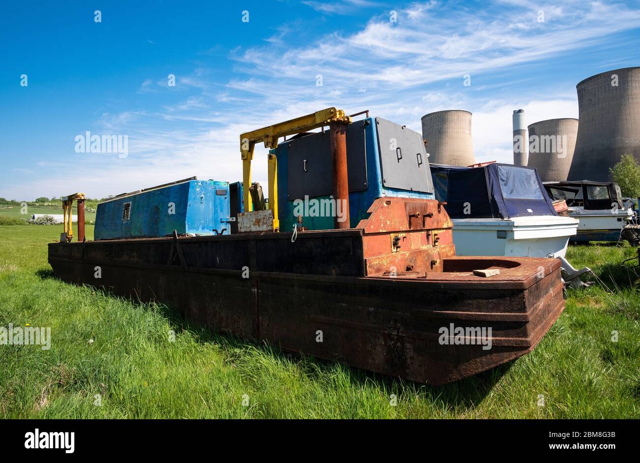 Derelict barges hi-res stock photography and images - Alamy