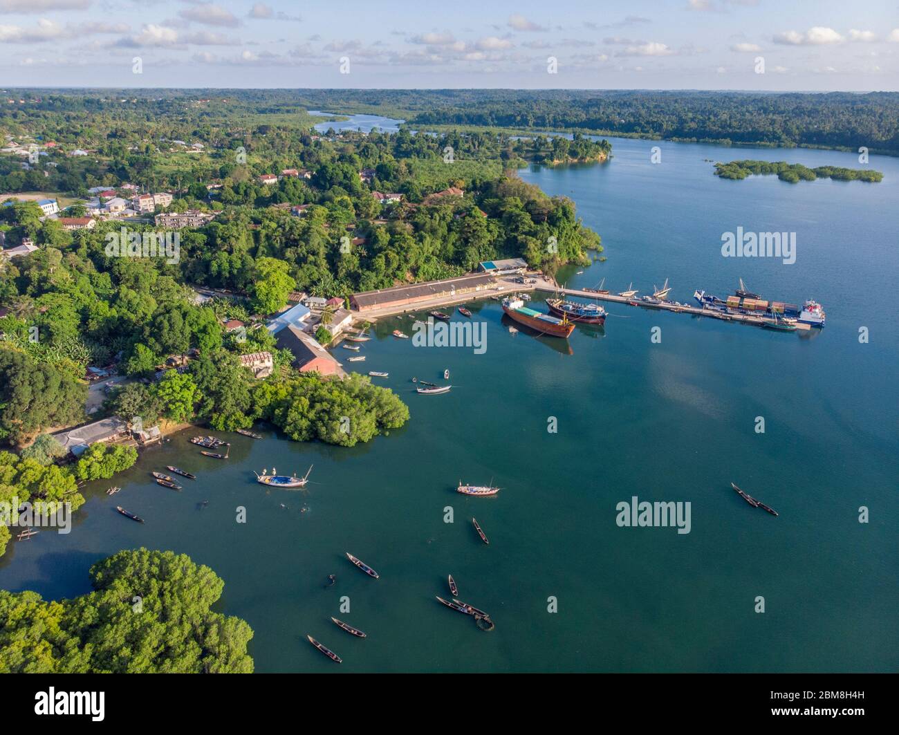 Sunset aerial dhow hi-res stock photography and images - Alamy