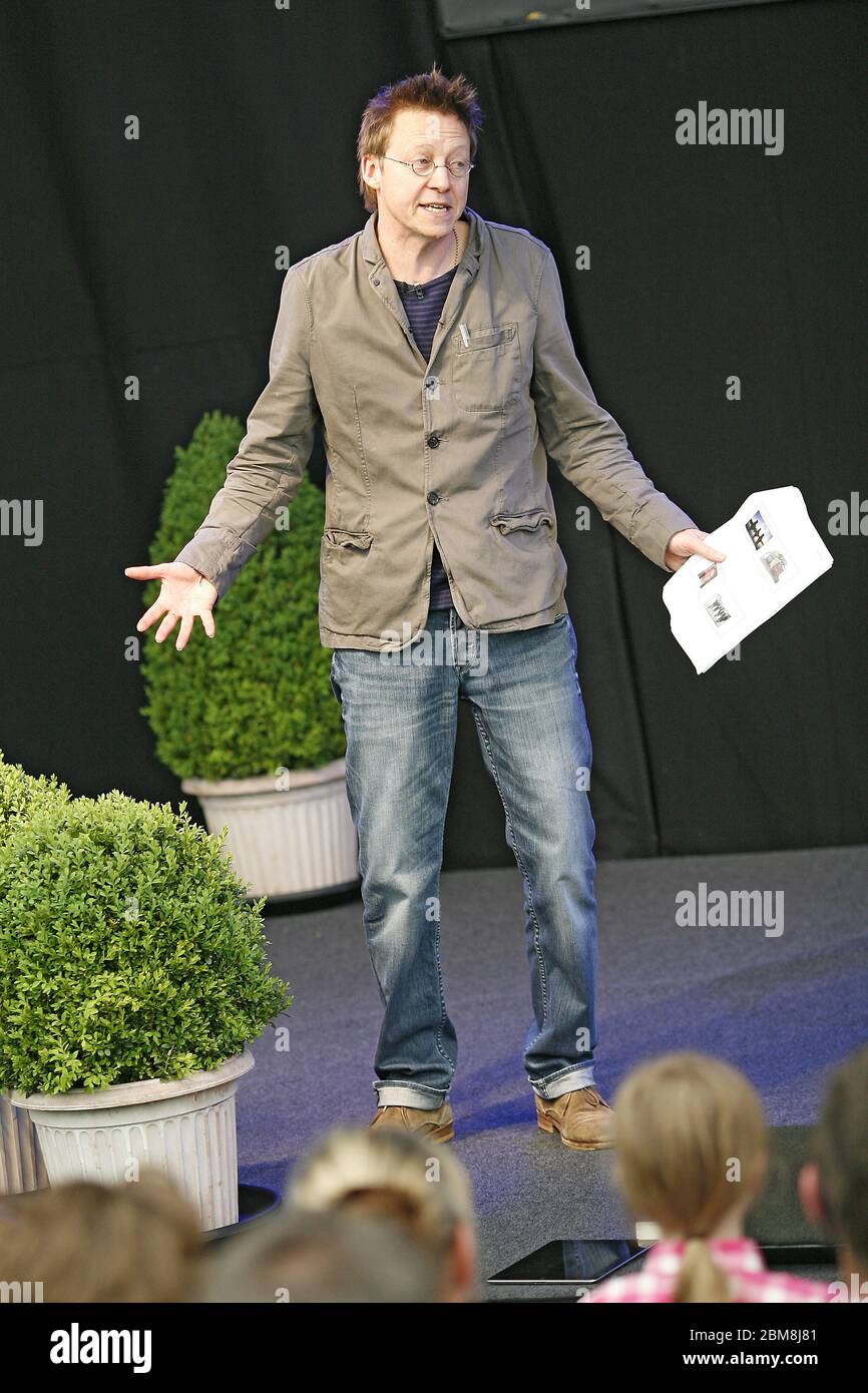 Simon mayo bbc radio presenter hi-res stock photography and images - Alamy