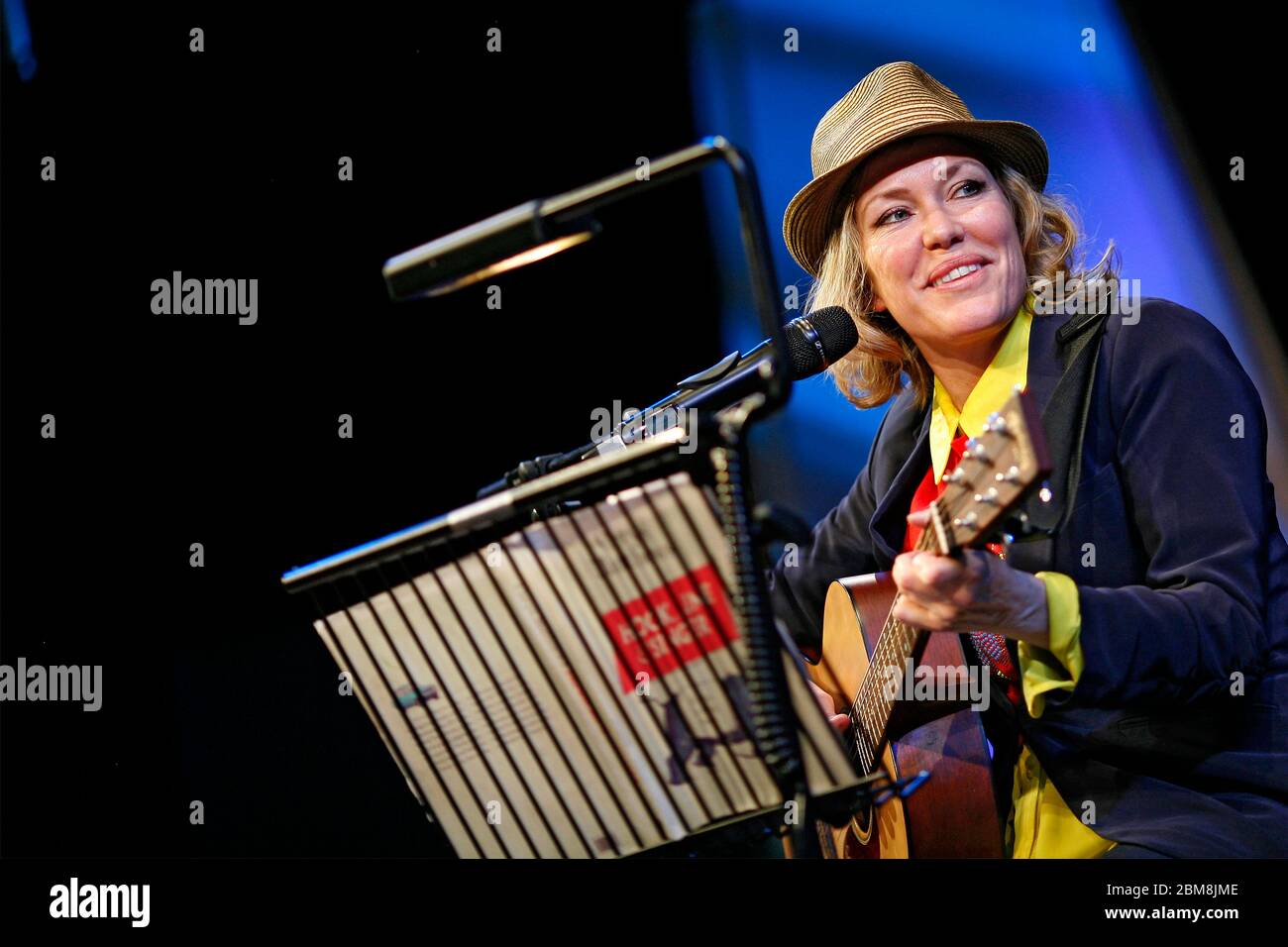Cerys matthews portrait hi-res stock photography and images - Alamy