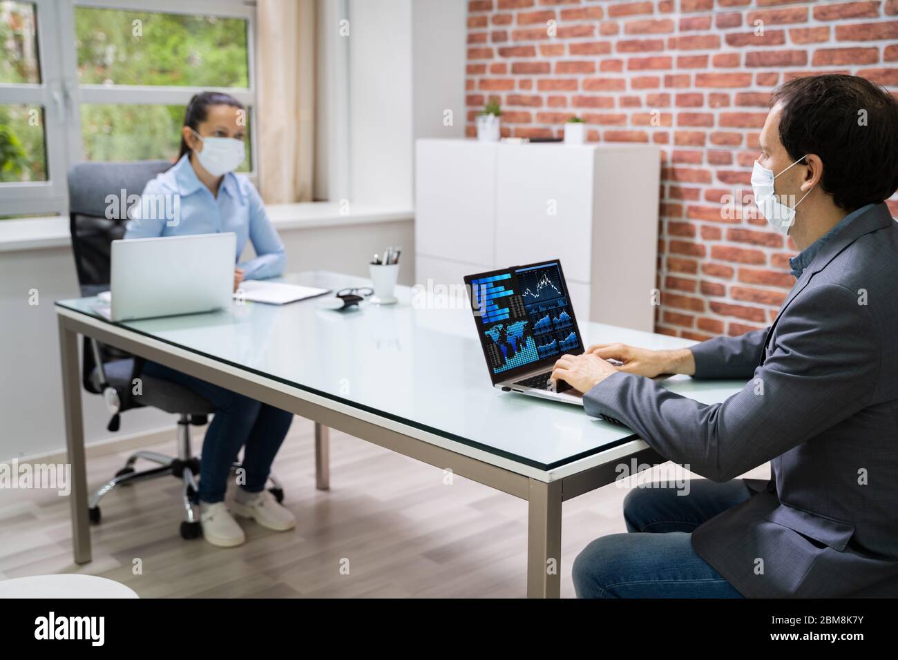 Computer analyst hi-res stock photography and images - Alamy