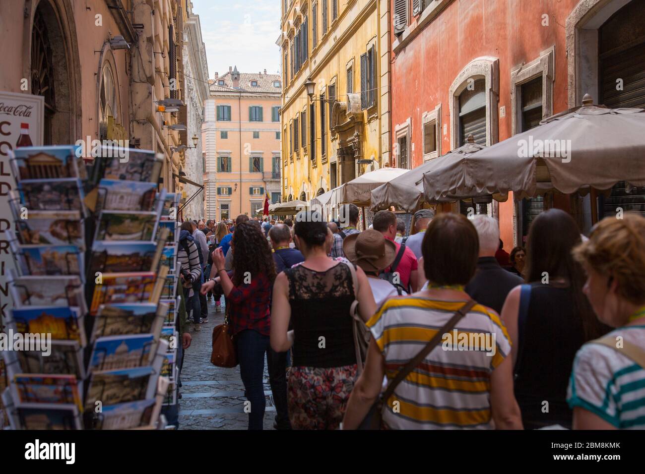 Roman side street hi-res stock photography and images - Alamy