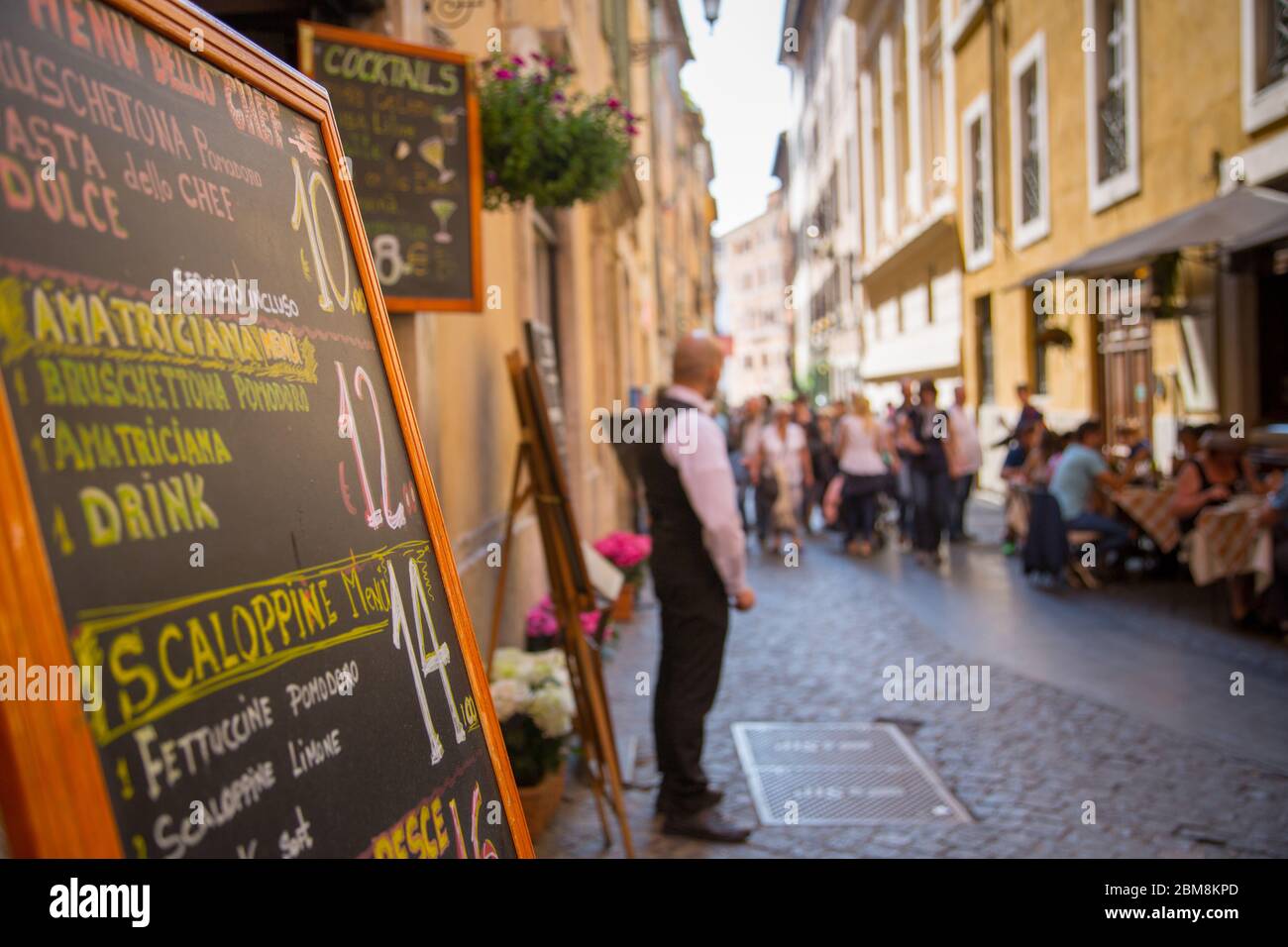 Busy street restaurants italy hi-res stock photography and images - Alamy