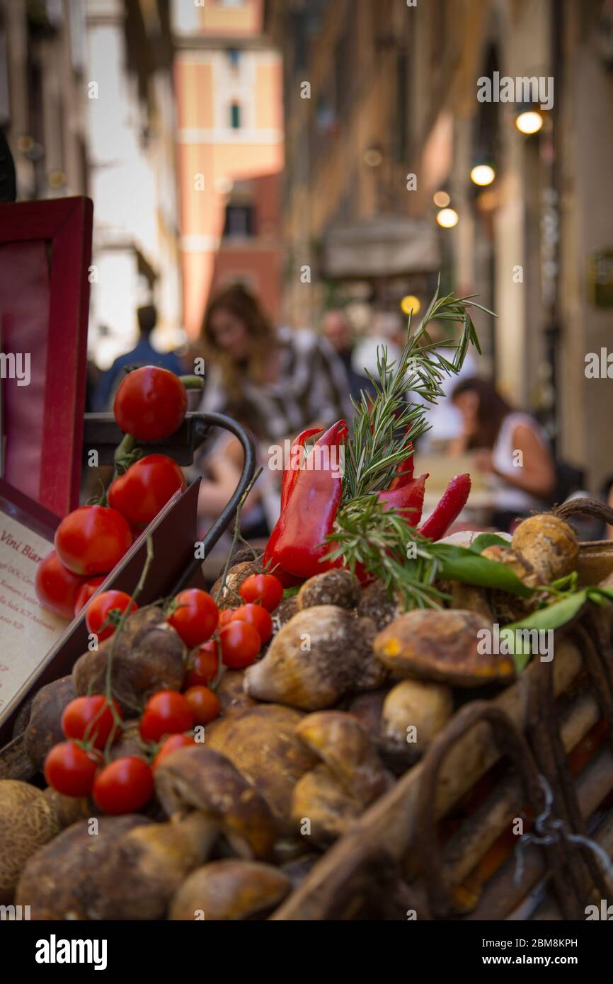 Rome trevi restaurant hi-res stock photography and images - Alamy
