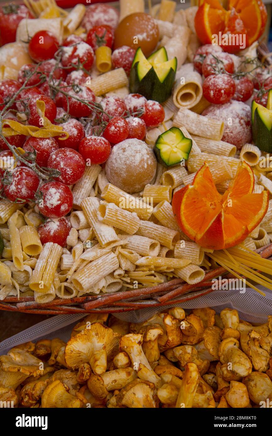 Rome trevi restaurant hi-res stock photography and images - Alamy